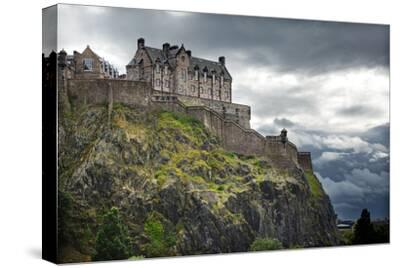 'Dramatic Lighting as Storm Clouds Gather around Edinburgh Castle in ...