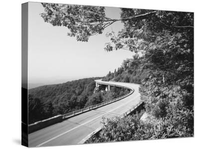 'Linn Cove Viaduct, Blue Ridge Parkway National Park, North Carolina ...