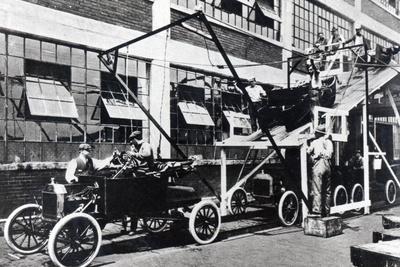 'A Ford Motor Company Assembly Line, 1913' Photographic Print | Art.com