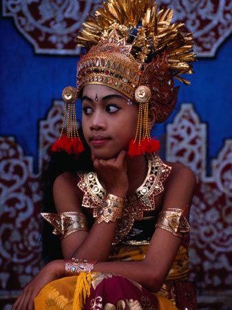 'A Situ Dancer Relaxes on Temple Steps in Singapadu, Sampalan ...