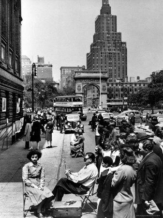 'Washington Square Art Show' Photographic Print - Alfred Eisenstaedt ...