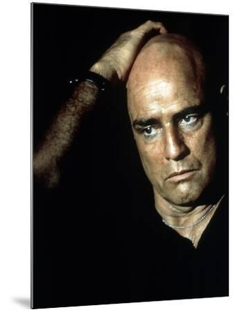 APOCALYPSE NOW, 1979 directed by FRANCIS FORD COPPOLA Marlon Brando ...