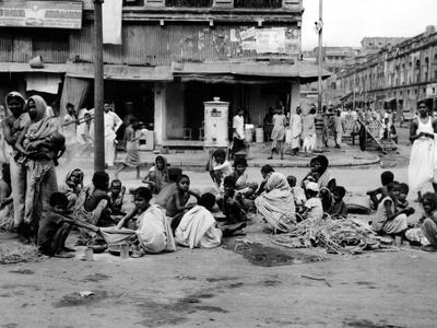 'At the Peak of India's Famine in Late Oct 1943, Starving Homeless ...