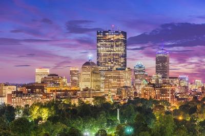 'Boston, Massachusetts, USA downtown skyline over the park at dusk ...