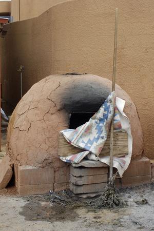 'Bread Baking in a Zuni Pueblo Oven (Horno) at the Gallup Intertribal ...