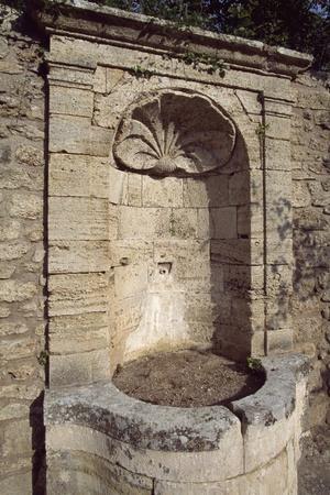 'Chateau De Lavagnac's Fountain, Montagnac, Languedoc-Roussillon ...