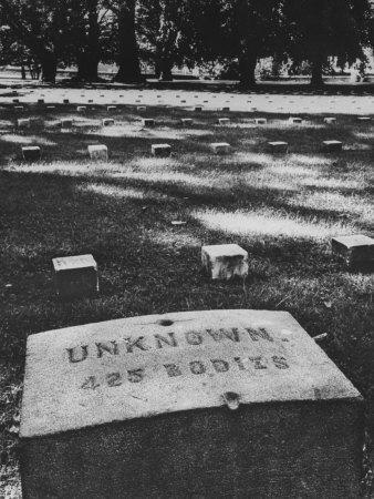 'Civil War Cemetery, Common Grave of 425 Bodies' Photographic Print ...