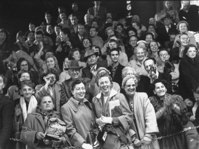 'Crowd of Fans Watching Celebrities Arrive for the 26th Academy Awards ...