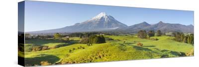 Picturesque Mount Taranaki (Egmont) and Rural Landscape, Taranaki ...