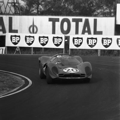 'Ferrari P4 Spyder Pilotée Par Chris Amon Et Nino Vaccarella Pour Le 24 Heures Du Mans, Le 10 Et ...