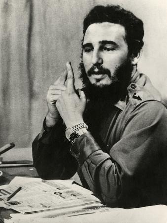 'Fidel Castro at Desk' Photographic Print | Art.com
