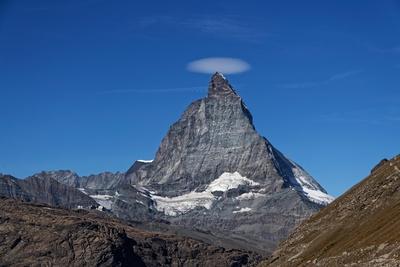 'Lenticular cloud over summit of the Matterhorn, Switzerland ...