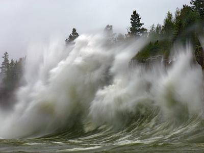 Storm Waves on Lake Superior Crashing on Minnesota Shoreline ...