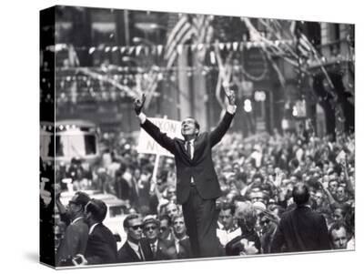 'Richard Nixon Giving Victory Sign at Presidential Campaign Rally ...