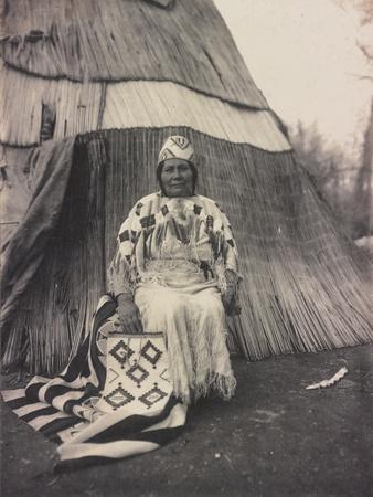 'Edna Kash-Kash, a Cayuse Indian Woman, 1900 (B/W Photo)' Giclee Print ...