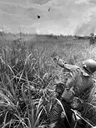 'Vietnam War South Vietnamese' Photographic Print - Neal Ulevich | Art.com