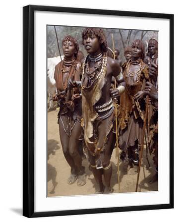 Hamar Women Dance, Sing and Blow Tin Trumpets in 'Jumping of Bull ...