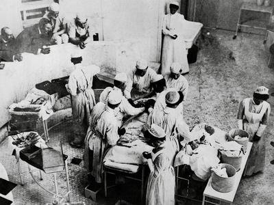 Operating Room Scene at Johns Hopkins Hospital Photographic Print | Art.com