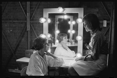 'Julie Andrews and Mary Tyler Moore on the Set of 'Thoroughly Modern ...