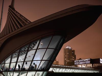 Museum of Art Building and City Skyline in Fog on Spring Evening ...
