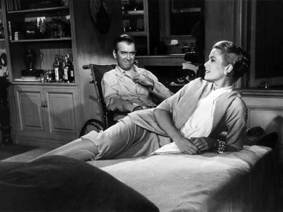 'REAR WINDOW, 1954 directed byALFRED HITCHCOCK James Stewart and Grace ...