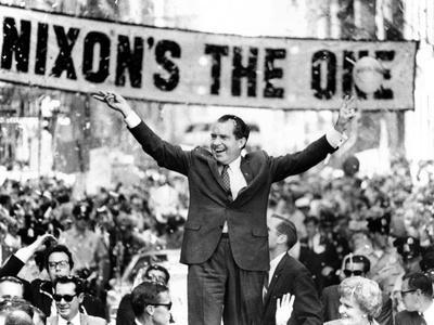 'Richard Nixon, Delivering His the 'V' for Victory Sign' Photo | Art.com