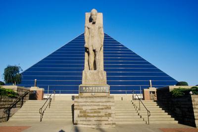 'The Pyramid Sports Arena in Memphis, TN with statue of Ramses at ...