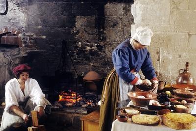 Tudor Period Kitchen, Late 16th Century Historical Re-Enactment Giclee ...