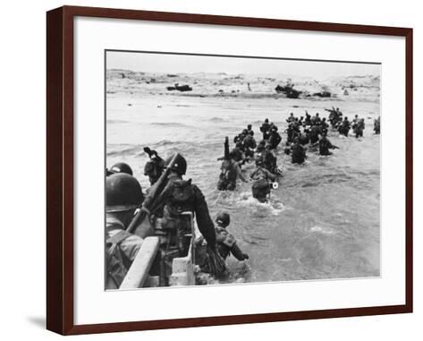 D-Day - Assault of American Troops Photographic Print by Robert Hunt ...