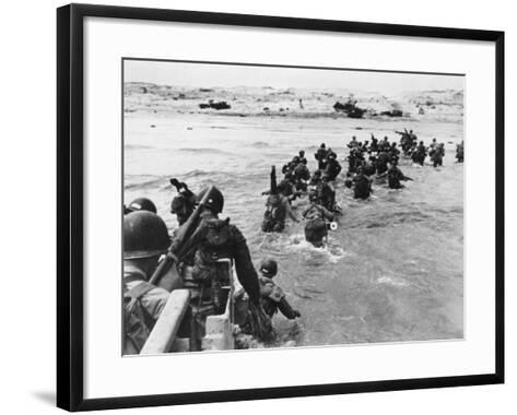 D-Day - Assault of American Troops Photographic Print by Robert Hunt ...