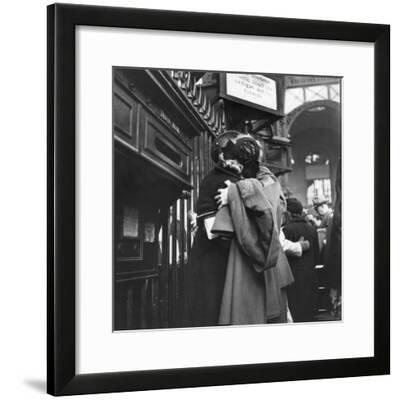 Couple in Penn Station Sharing Farewell Kiss Before He Ships Off to War ...