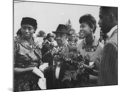 Olympic Star Wilma Rudolph with Her Father Ed Rudolph and Family ...