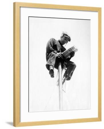 Alvin 'Shipwreck' Kelly Sitting on a 39 Foot Flagpole Atop Eight-Story ...