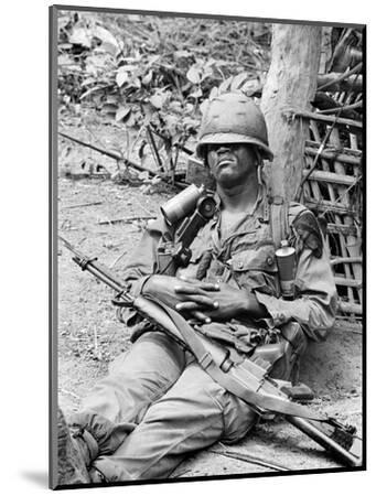 Vietnam War US at Ease Photographic Print by Henri Huet | Art.com