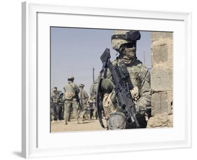 Us Army Soldier Armed with a Mk 48 Light Machine Gun, Provides Rear ...