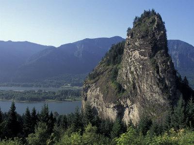 'View of Beacon Rock on the Columbia River, Beacon Rock State Park ...